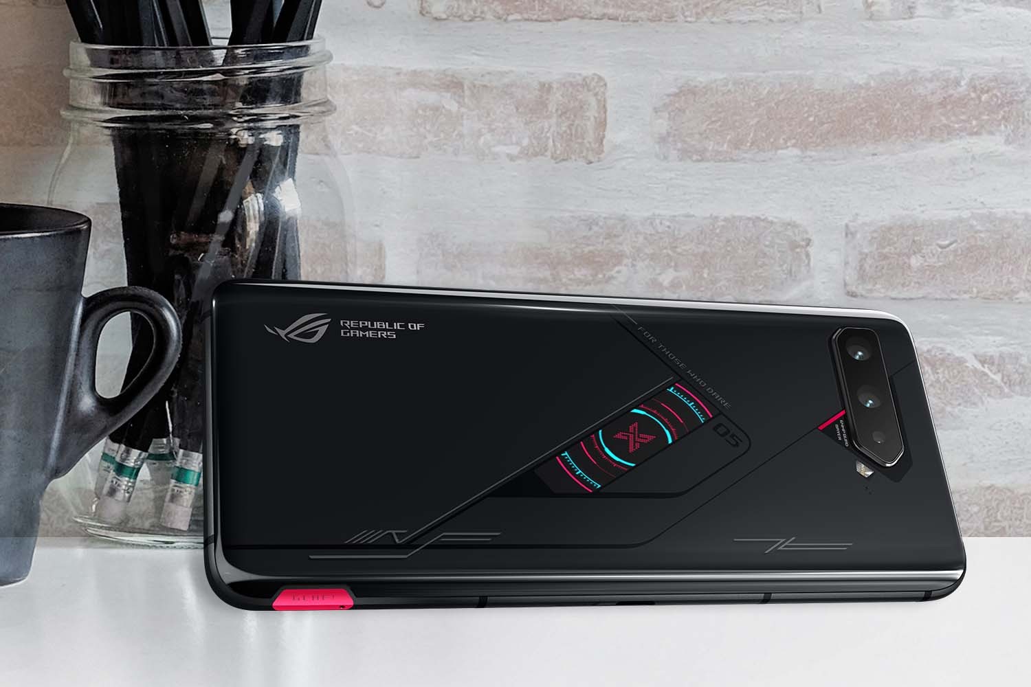 Cum să personalizezi ROG Phone 5s Pro cu animații pe ecranul ROG Vision