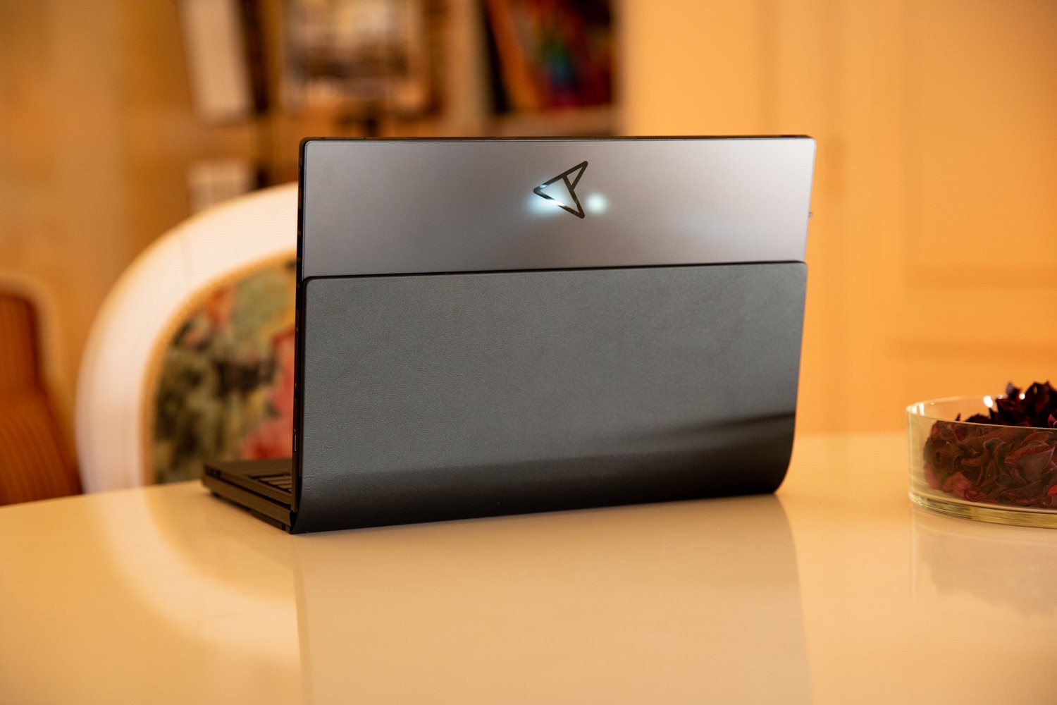 Zenbook 17 Fold OLED - un reper în cronologia și evoluția laptopurilor