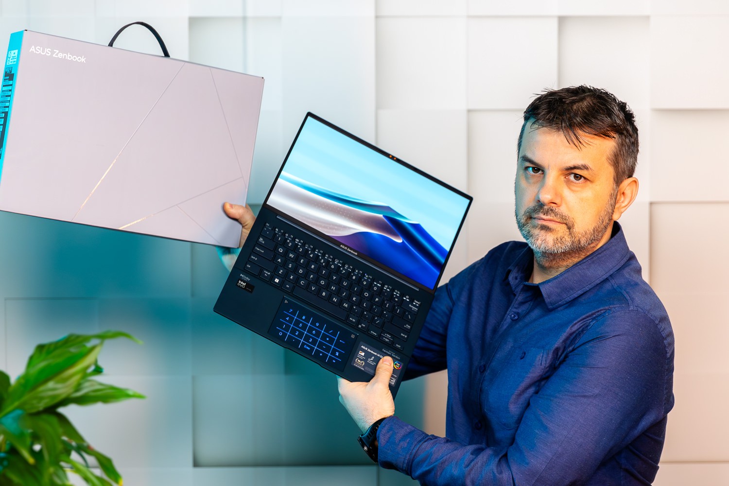 ASUS Zenbook 14 OLED (UX3405) - un laptop ultra-portabil, ultra-echipat