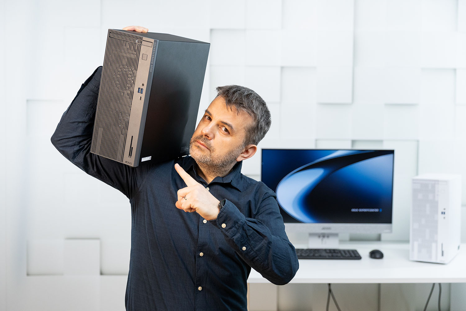 ASUS V500 Mini Tower - un desktop compact pentru spațiile restrânse ...